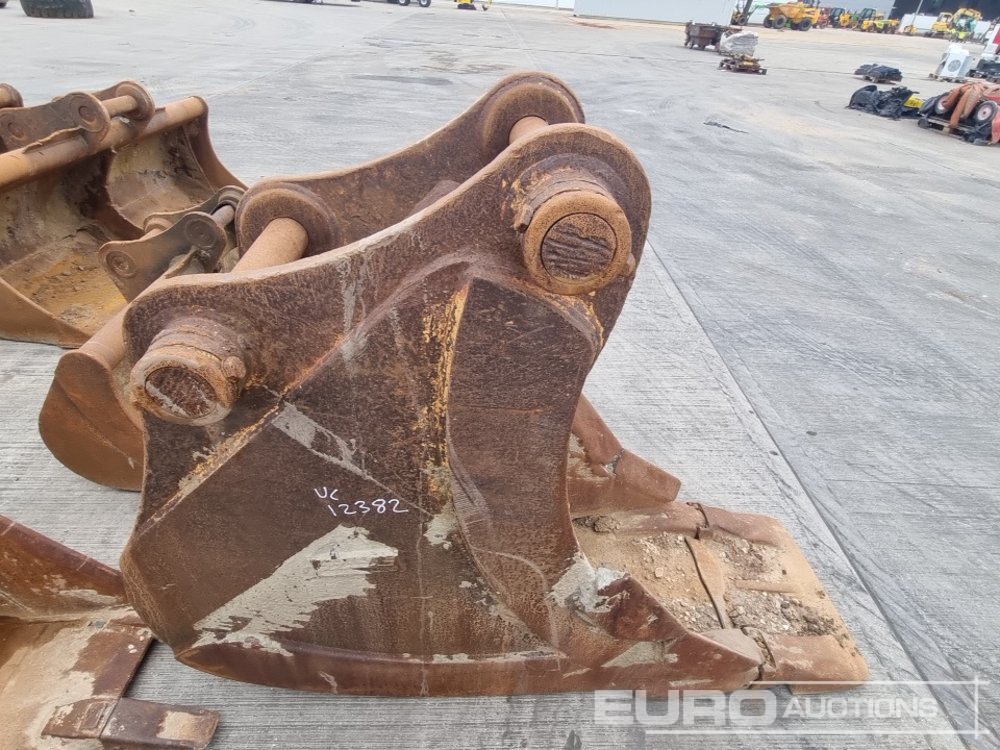 Case 24" Digging Bucket 90mm Pin to suit 30 Ton Excavator | Leeds ...