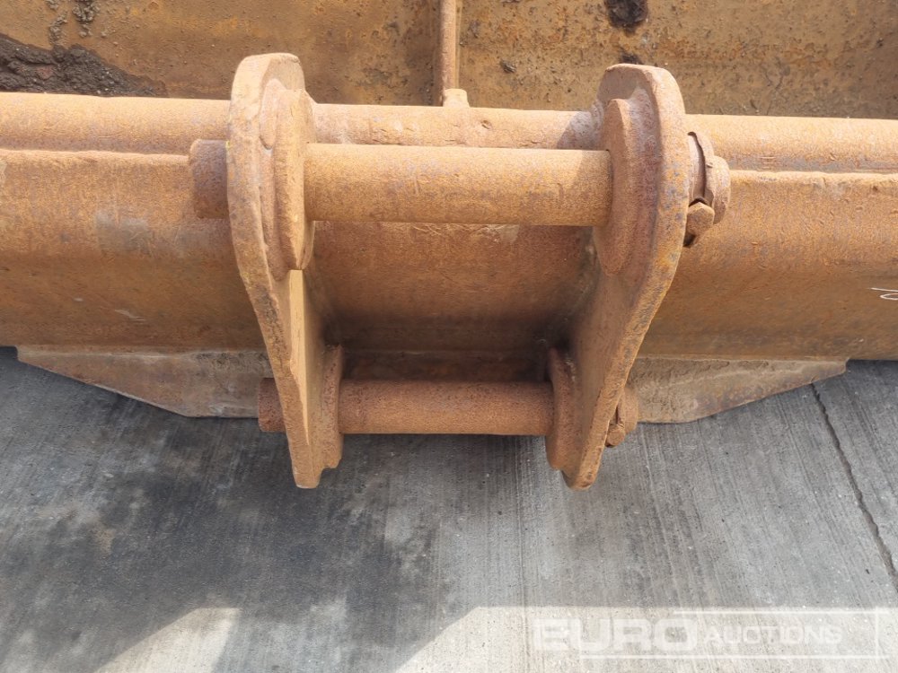 74" Ditching Bucket 65mm Pin to suit 13 Ton Excavator | Leeds | Euro ...