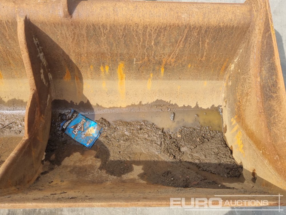 74" Ditching Bucket 65mm Pin to suit 13 Ton Excavator | Leeds | Euro ...