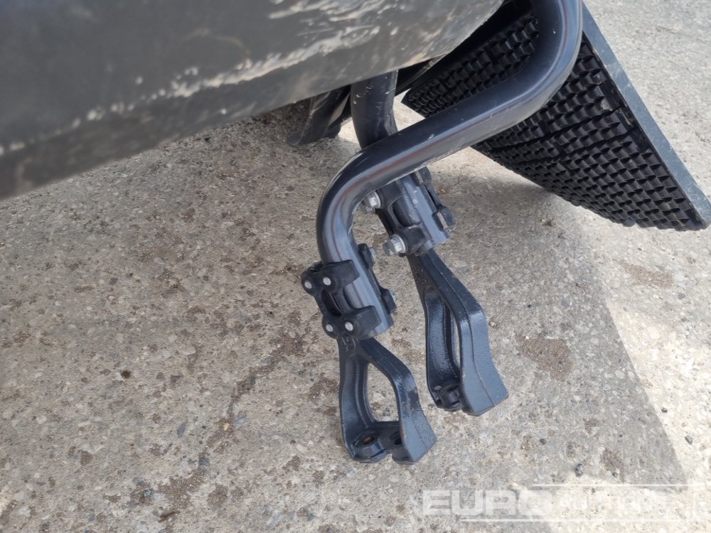 Scania Mud Guard to suit Tractor Unit (6 of) | Leeds | Euro Auctions