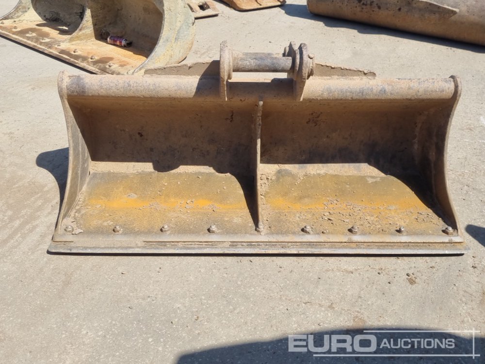 Strickland 72" Ditching Bucket 65mm Pin to suit 13 Ton Excavator ...