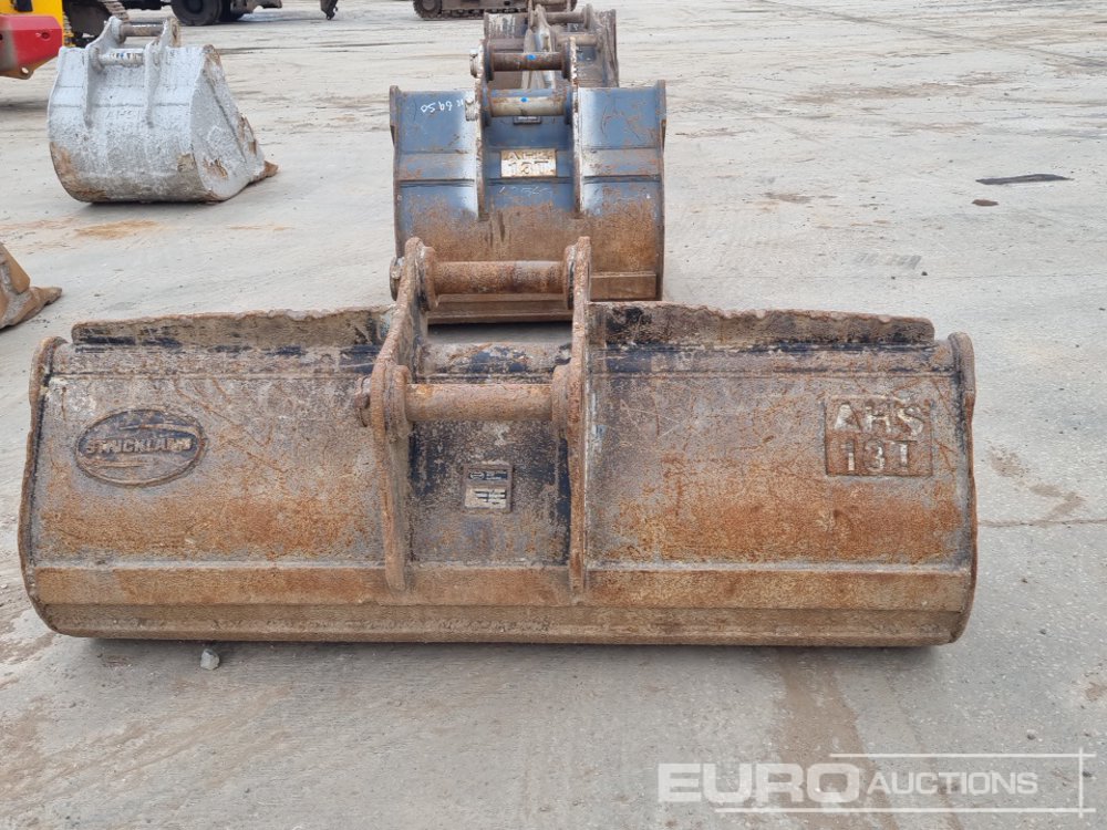 Strickland 72" Ditching Bucket 65mm Pin to suit 13 Ton Excavator ...