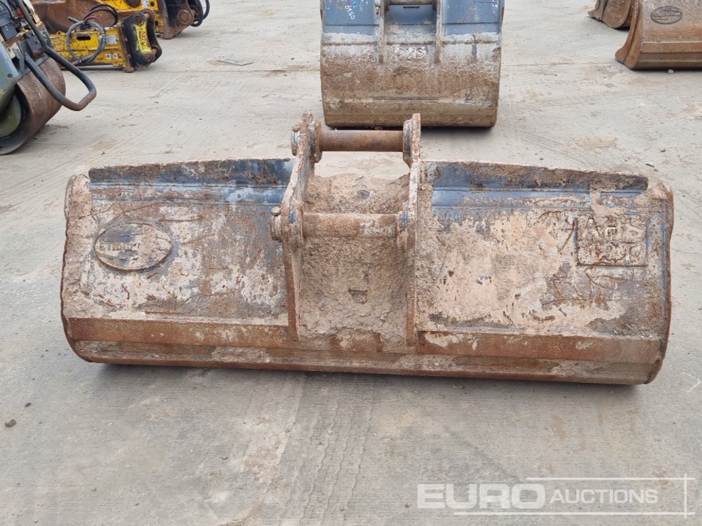 Strickland 72" Ditching Bucket 65mm Pin to suit 13 Ton Excavator ...