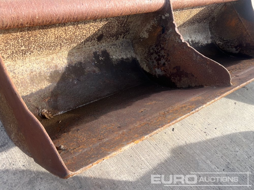 76" Ditching Bucket 65mm Pin to suit 13 Ton Excavator | Dromore | Euro ...